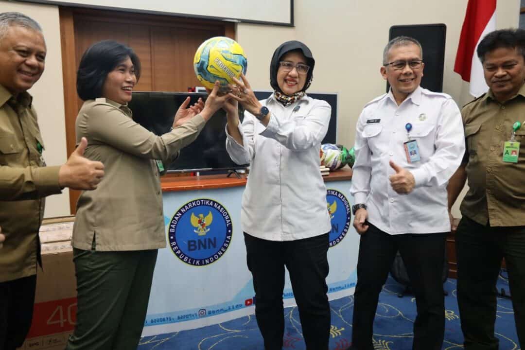 Kementerian LHK dan PWRI Adakan Bakti Sosial Di Balai Besar ...