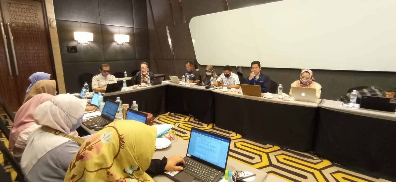 Rapat Pembahasan Draf Kuesioner Pengumpulan Data Pengukuran Indeks P4GN ...