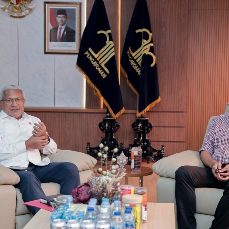 SURAT KEPUTUSAN TENTANG LOGO DAN PIN BNN YANG BARU