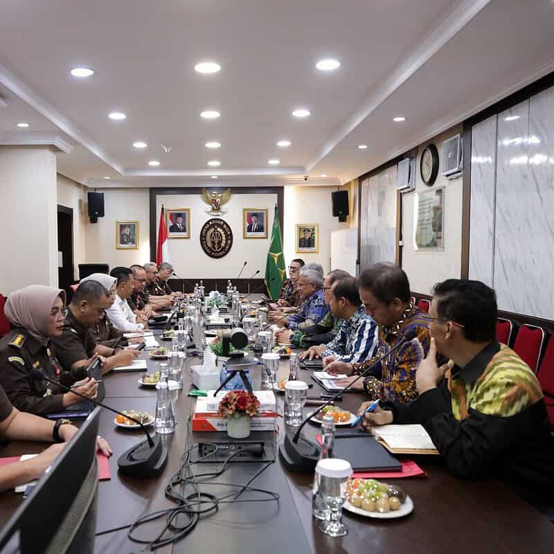 SURAT KEPUTUSAN TENTANG LOGO DAN PIN BNN YANG BARU