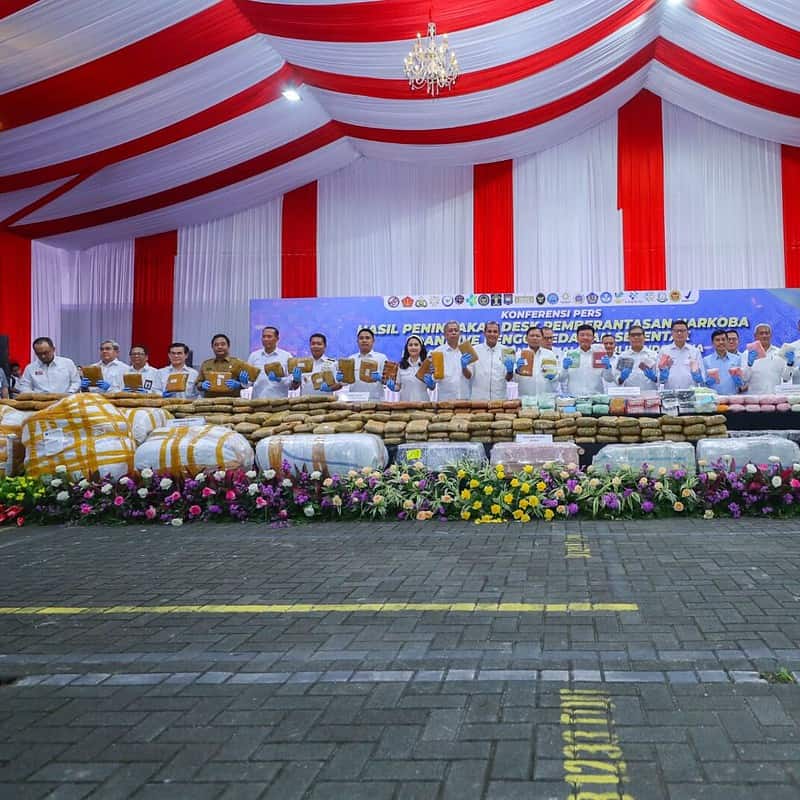 SURAT KEPUTUSAN TENTANG LOGO DAN PIN BNN YANG BARU