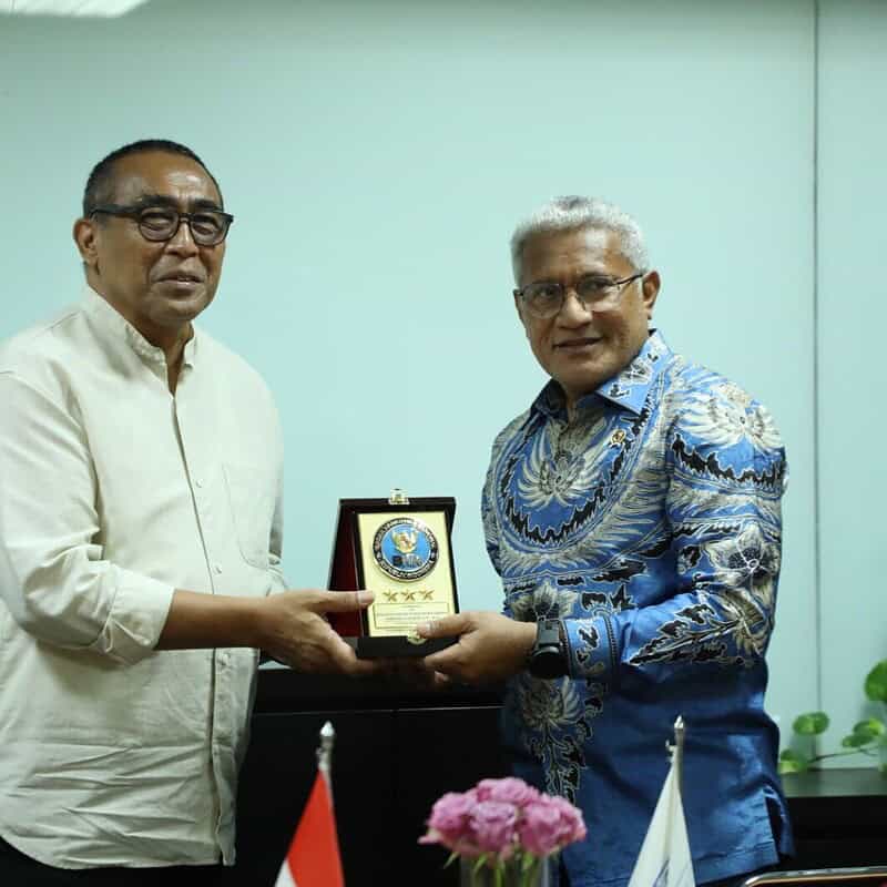 SURAT KEPUTUSAN TENTANG LOGO DAN PIN BNN YANG BARU